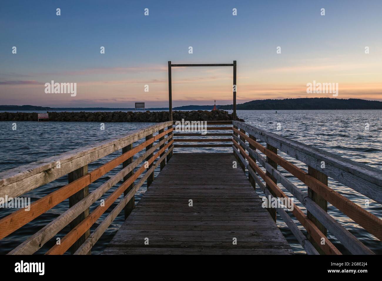 Horizon line over water hi-res stock photography and images - Alamy