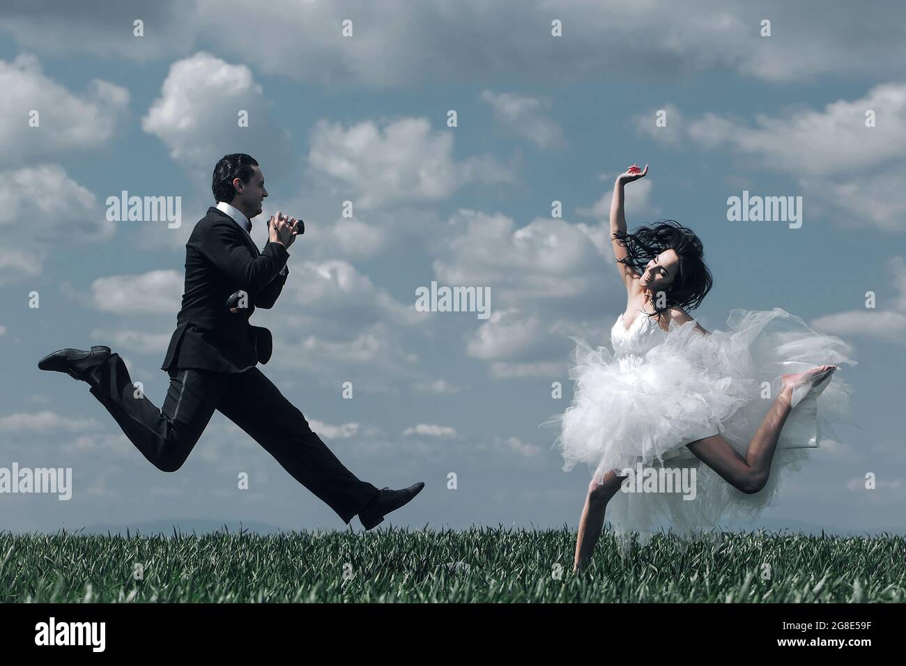 Happy bride and groom jump Stock Photo - Alamy