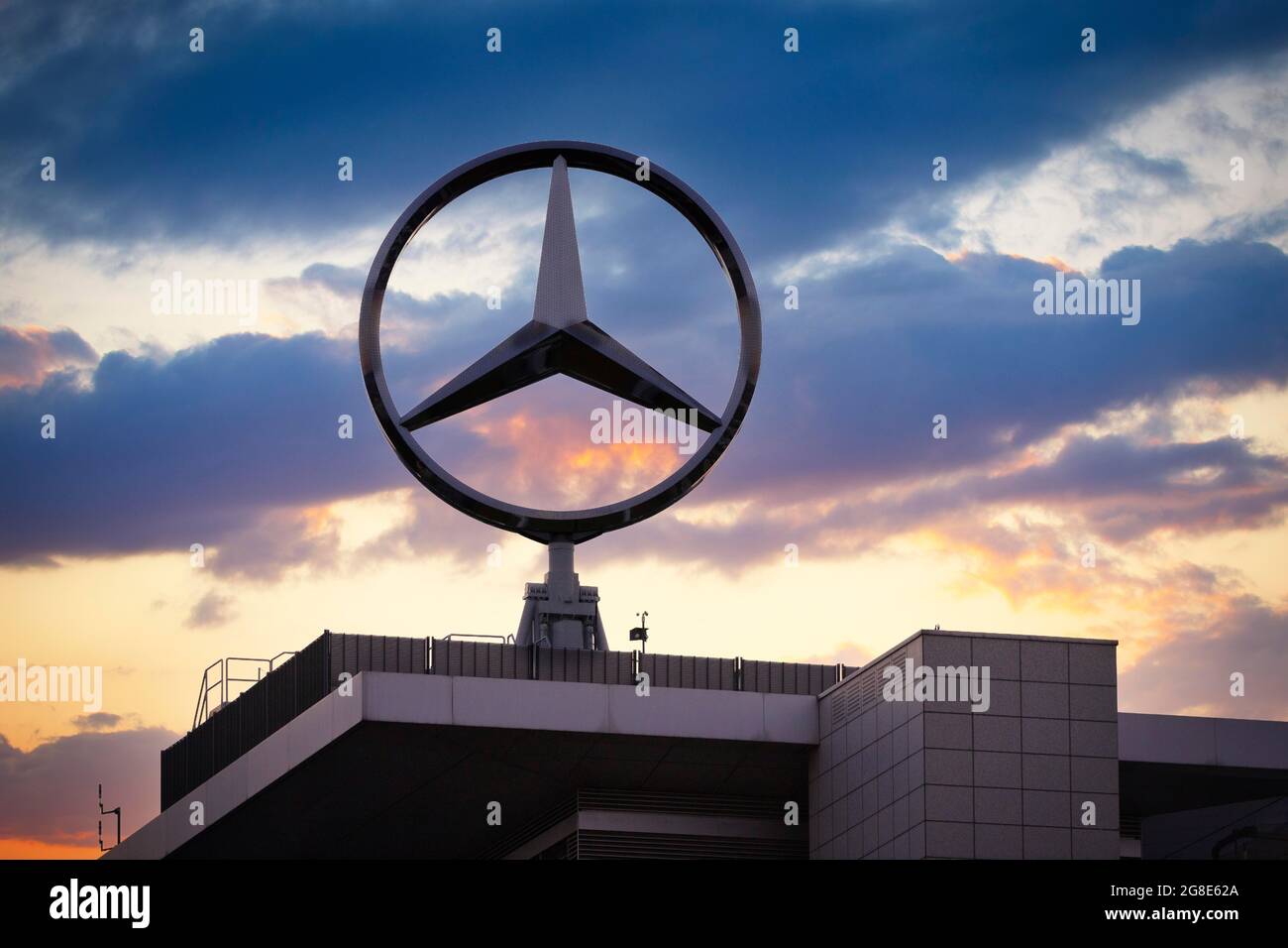Mercedes star, cloud atmosphere, Daimler, Mercedes-Benz, Group ...