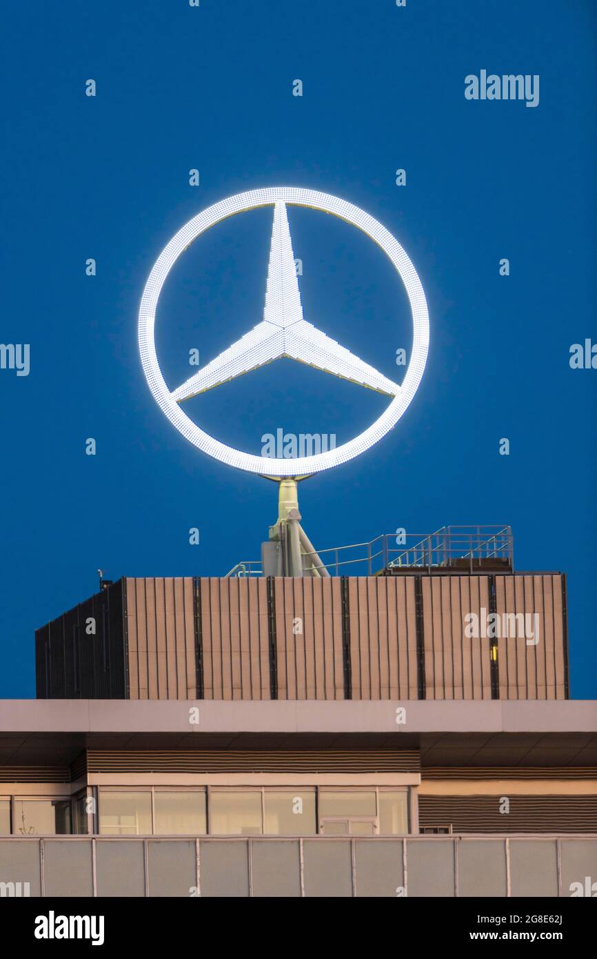 Mercedes star, evening mood, Daimler, Mercedes-Benz, Group headquarters ...