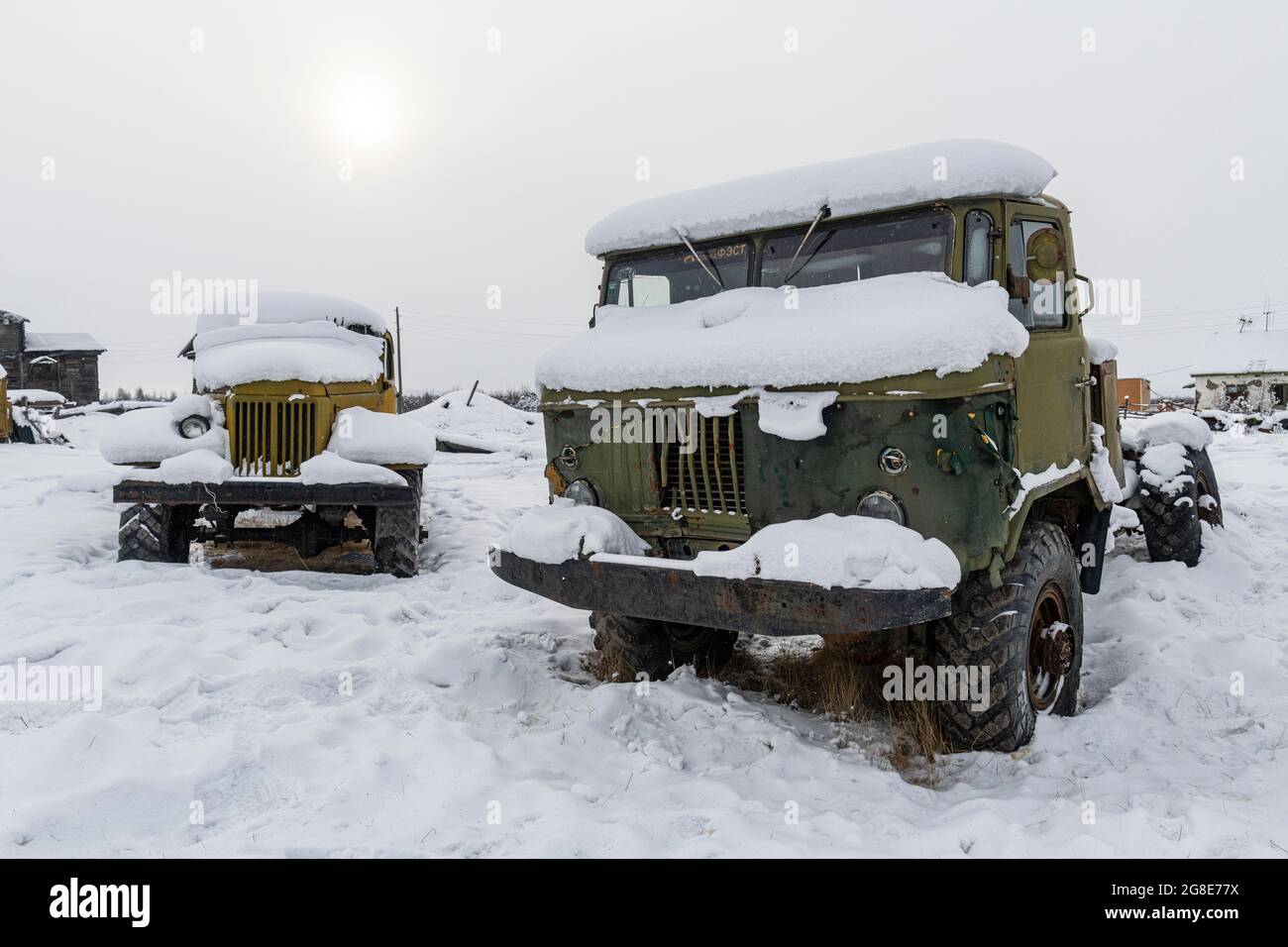 Abandoned truck in Tomtor one of the cold spots on earth, Road of Bones ...