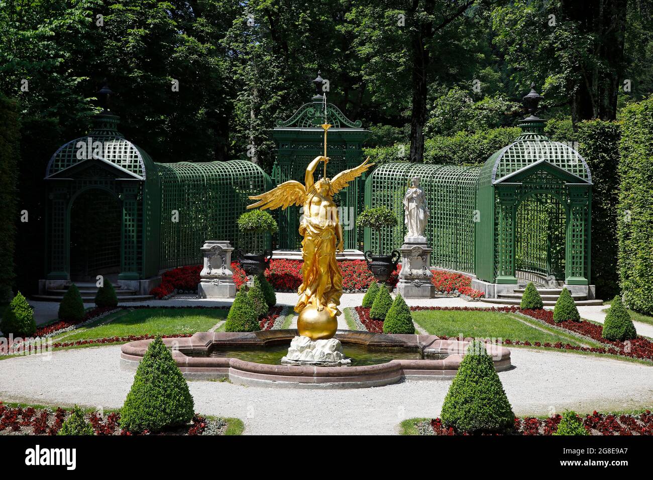 Palace park, Linderhof Palace, west parterre, golden fountain figure of ...