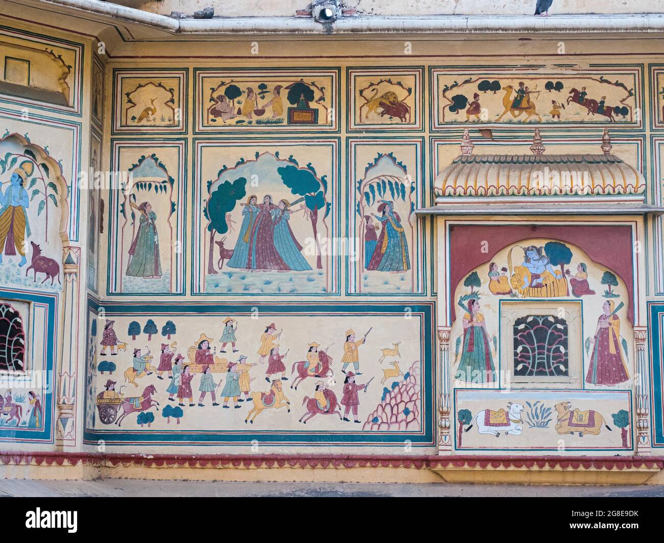 Wall painting, historical motifs, Sisodia Rani Ka Bagh Palace, Jaipur ...