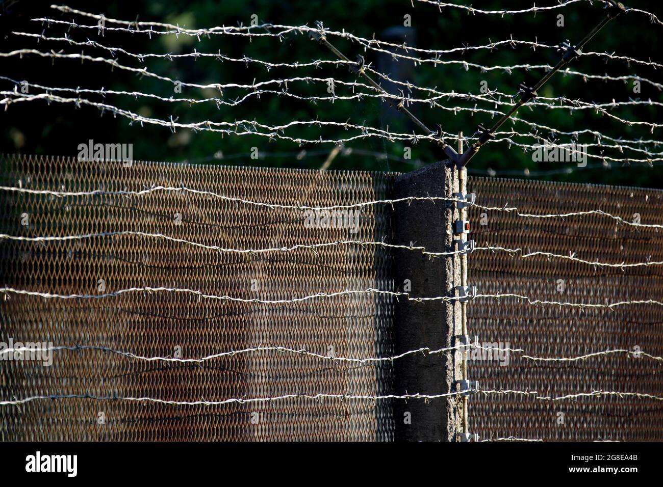 Border fence, expanded metal fence, border signal fence, barbed wire ...