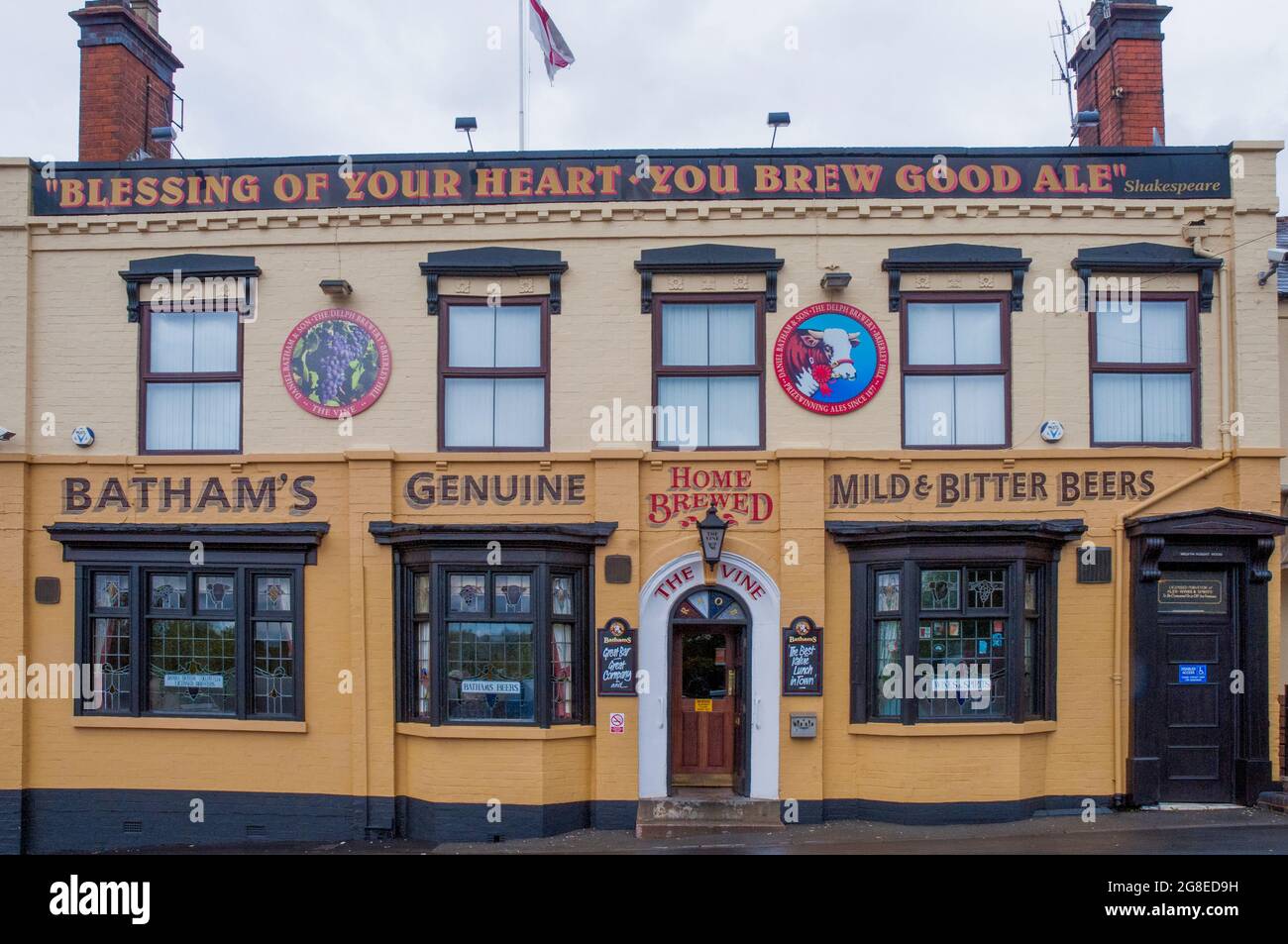 Bathams bull bladder pub vine hi-res stock photography and images - Alamy