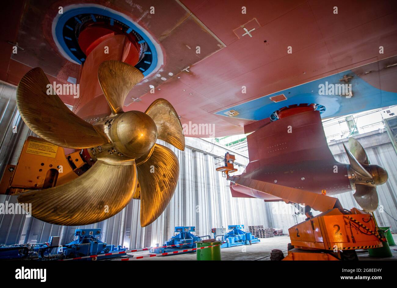 Three ship ig hi-res stock photography and images - Alamy