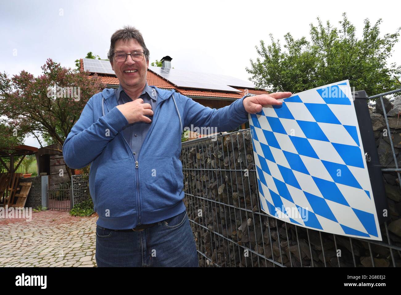 Kempten, Germany. 08th June, 2021. Helmut Gries signs the word "Bavaria ...