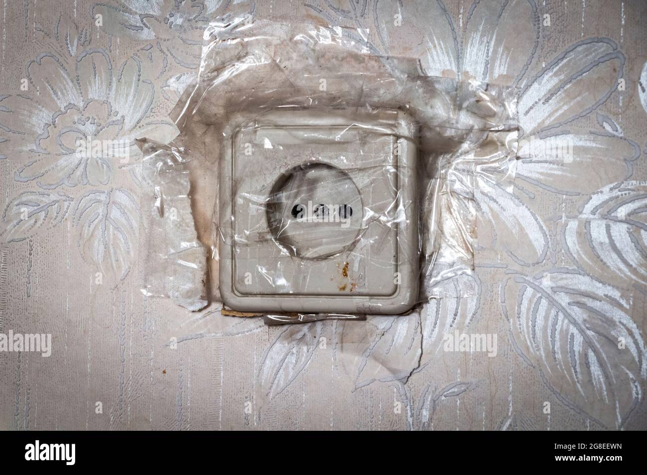 Old electrical outlet hi-res stock photography and images - Alamy