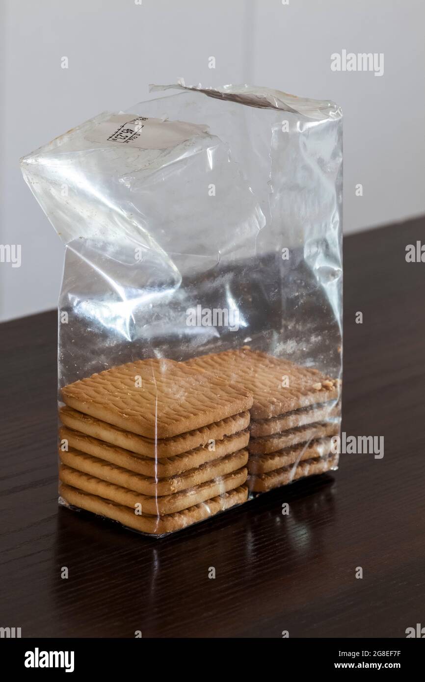 Empty crisp packet hi-res stock photography and images - Alamy