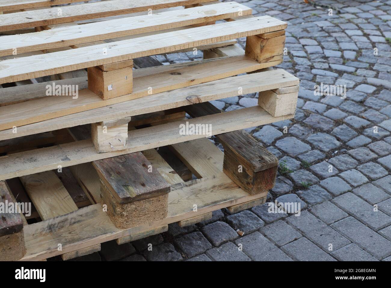Wooden pallets stack hi-res stock photography and images - Alamy