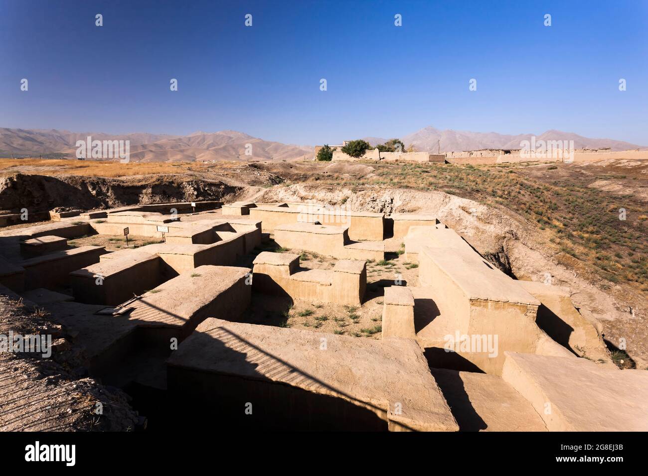 Hamadan province hi-res stock photography and images - Alamy