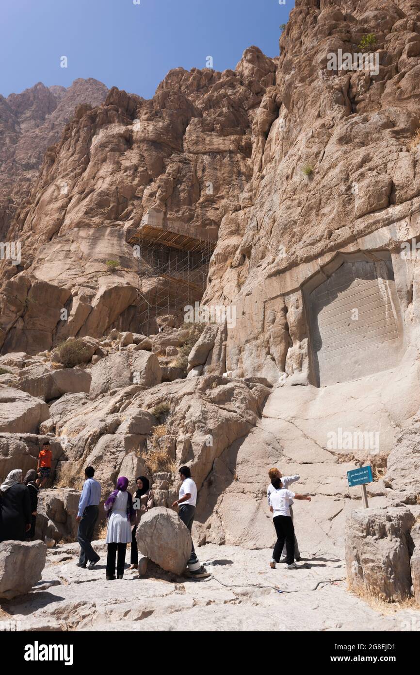 The great rock behistun hi-res stock photography and images - Alamy