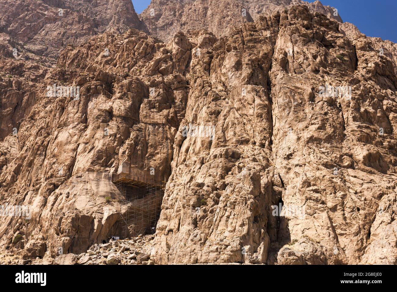 Bisotun(Behistun,Bistun), relief carvings on the face of steep rock ...