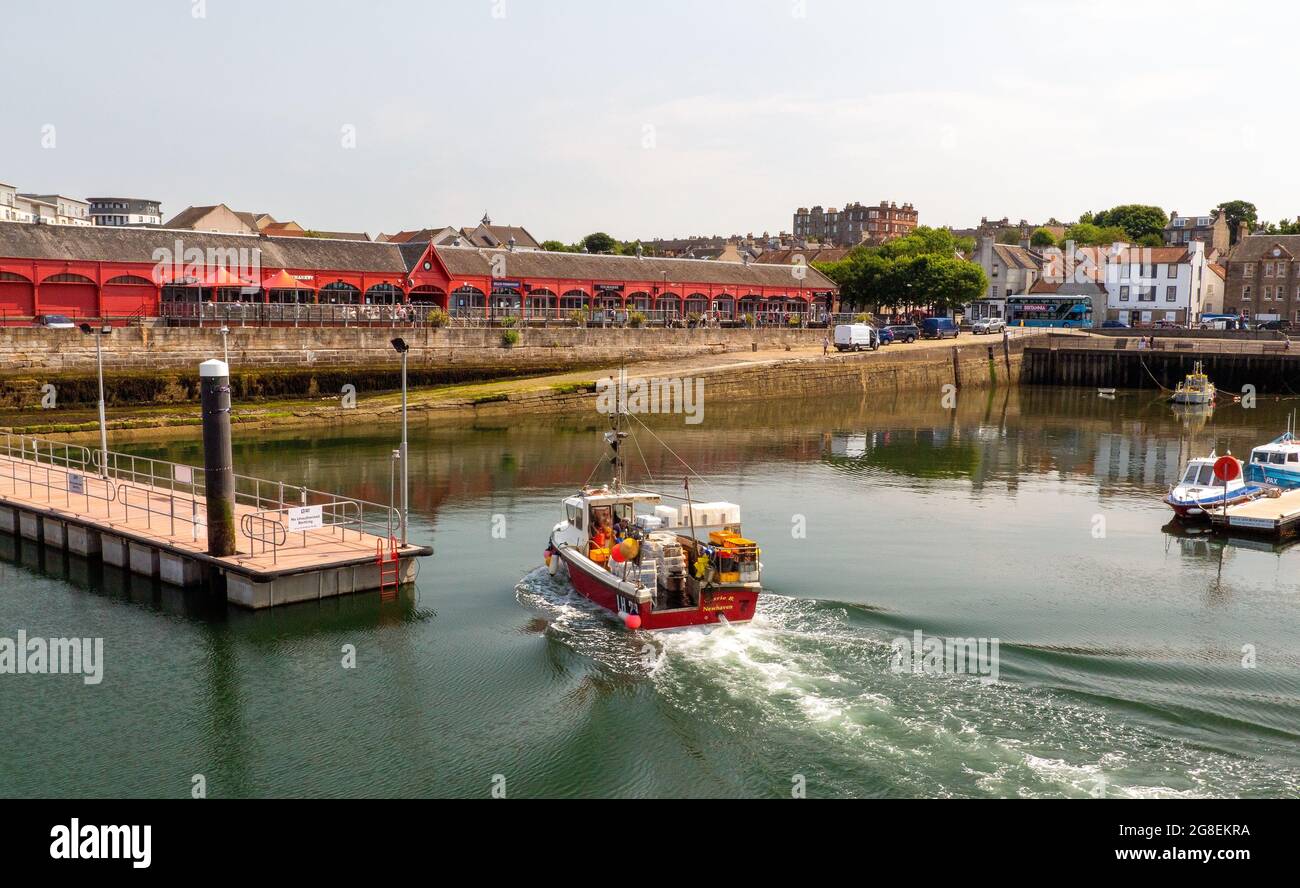 Newhaven harbour fishing hi-res stock photography and images - Alamy