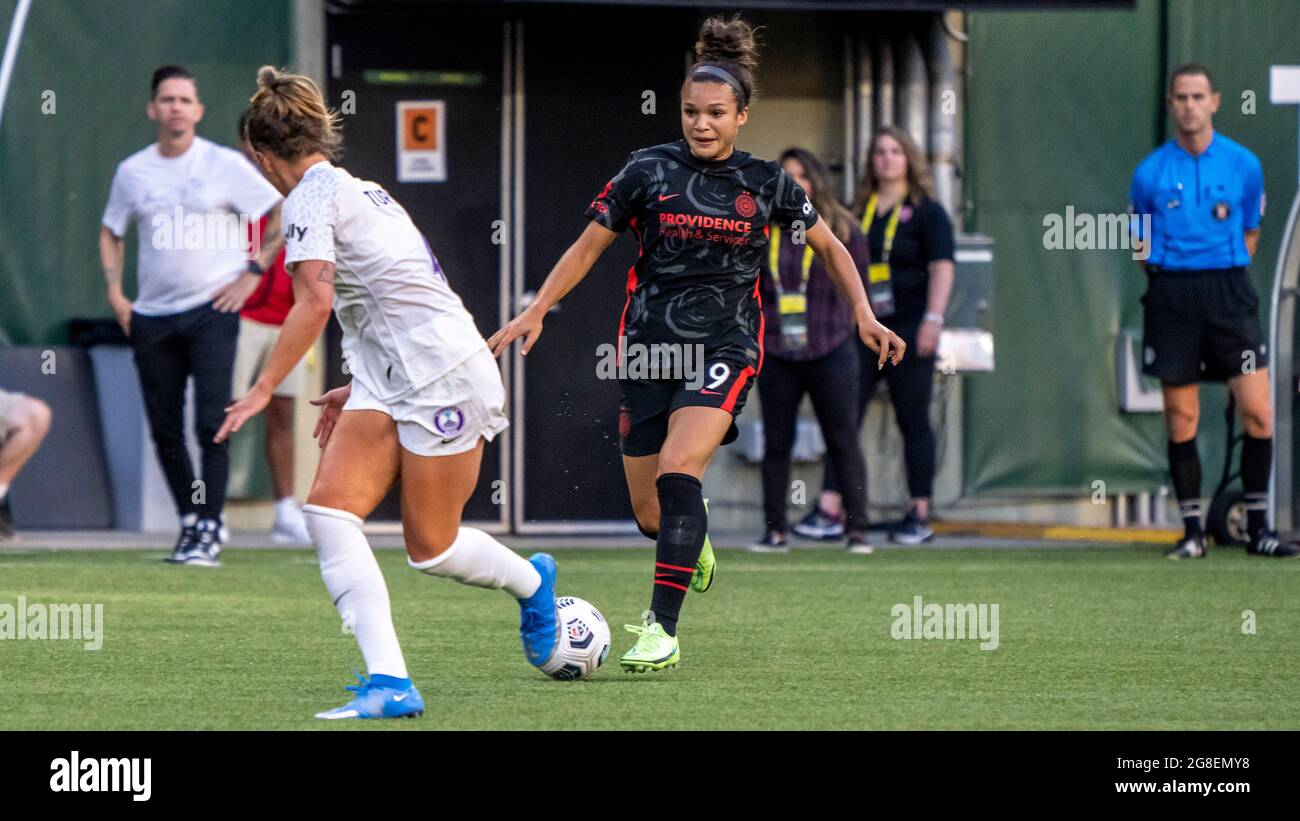 Portland's Sophia Smith breaks away from mid-field and scores Portland ...