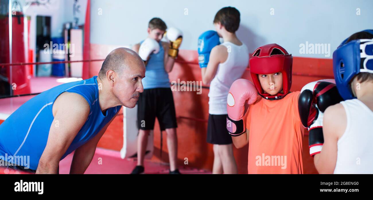 Boxing children gym hi-res stock photography and images - Alamy
