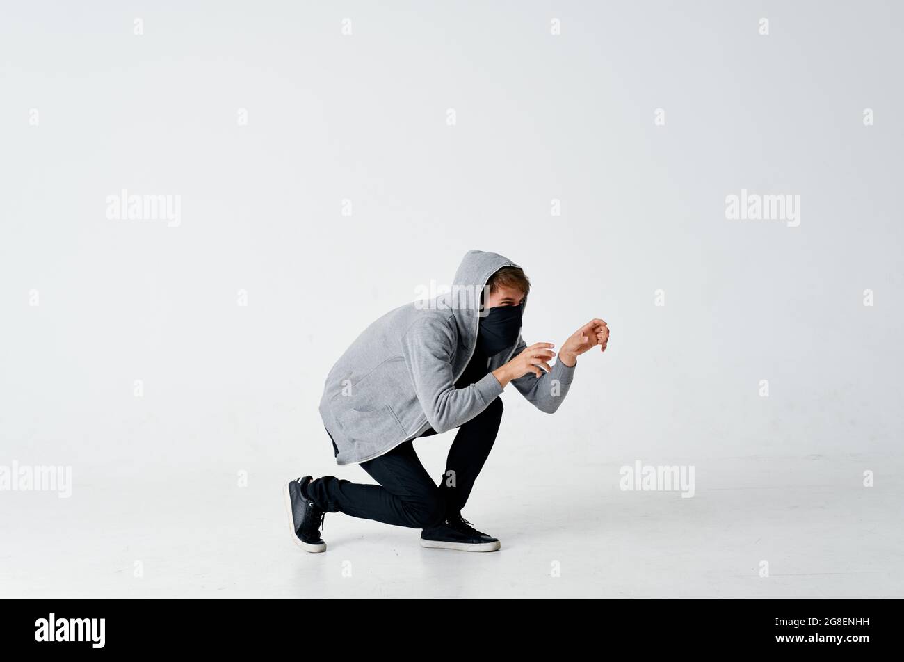 Anonymity and terrorist hi-res stock photography and images - Alamy