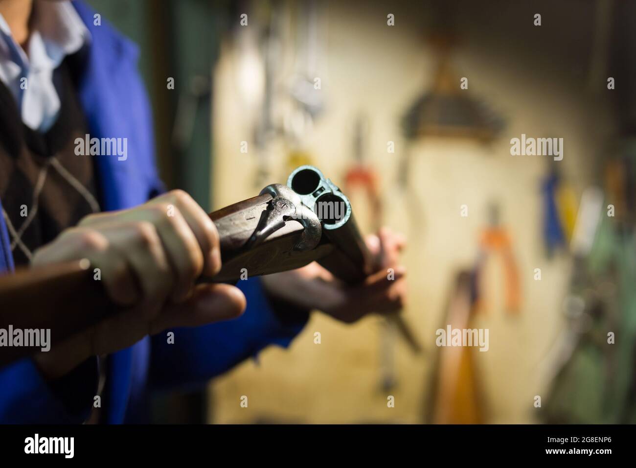 Double barreled gun hi-res stock photography and images - Alamy