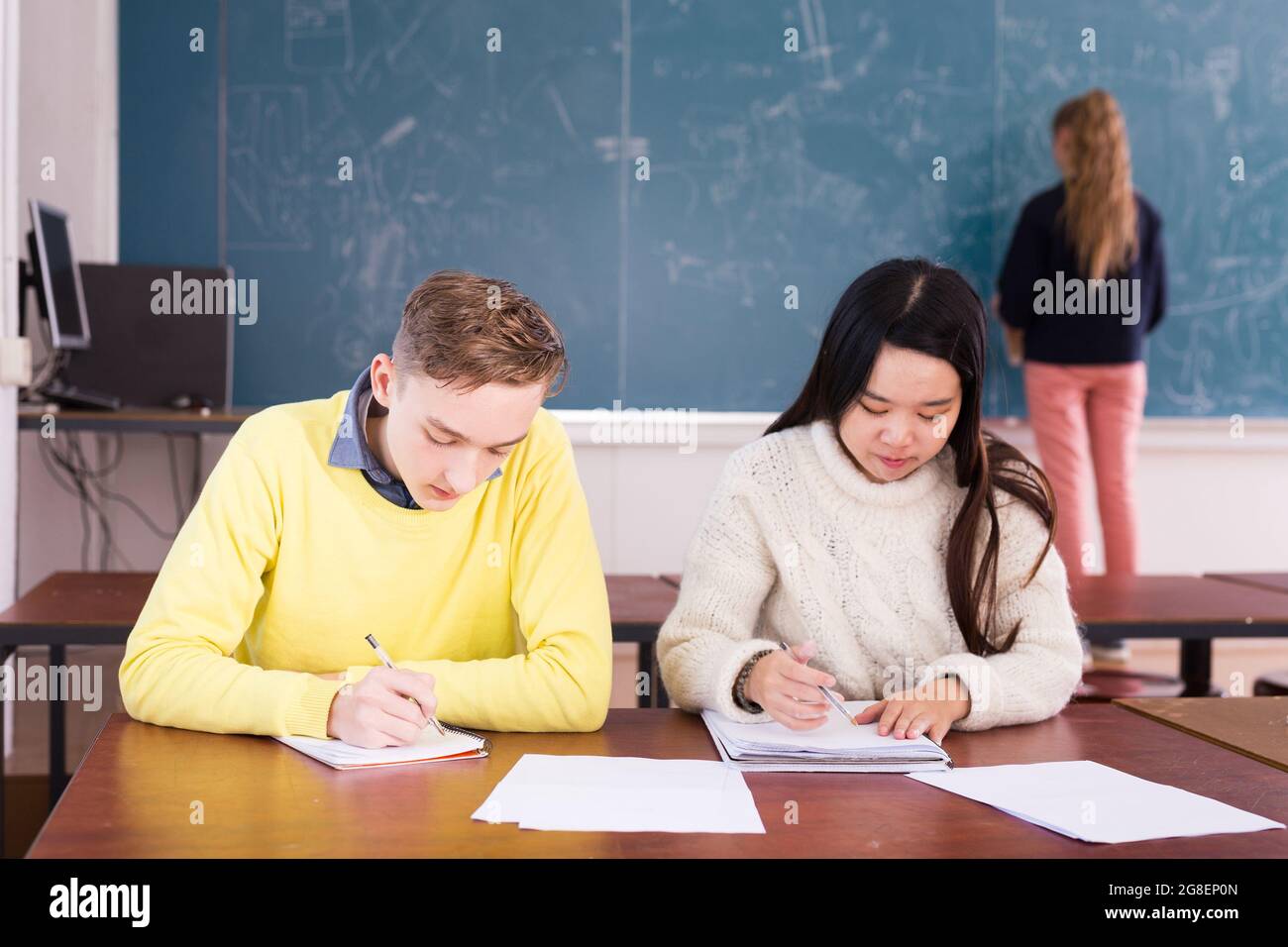Two students studying together hi-res stock photography and images - Alamy