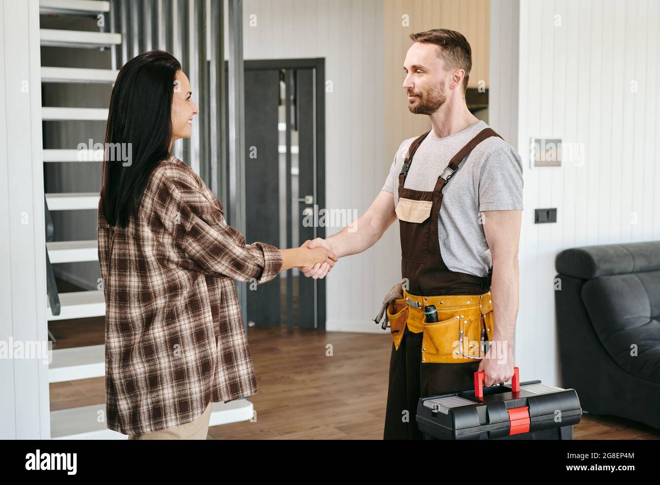 Repairman woman hi-res stock photography and images - Alamy