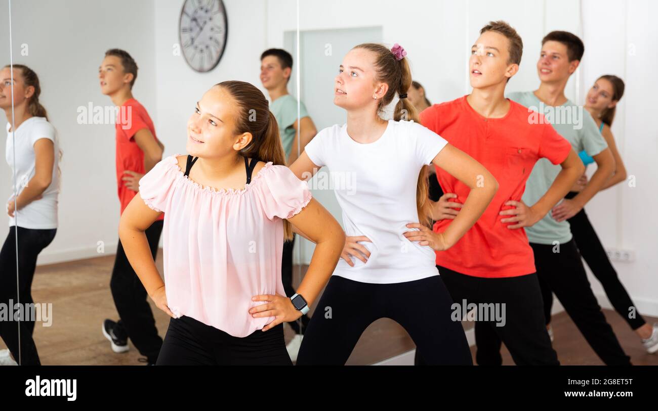 Teenagers training dance in choreography class Stock Photo - Alamy