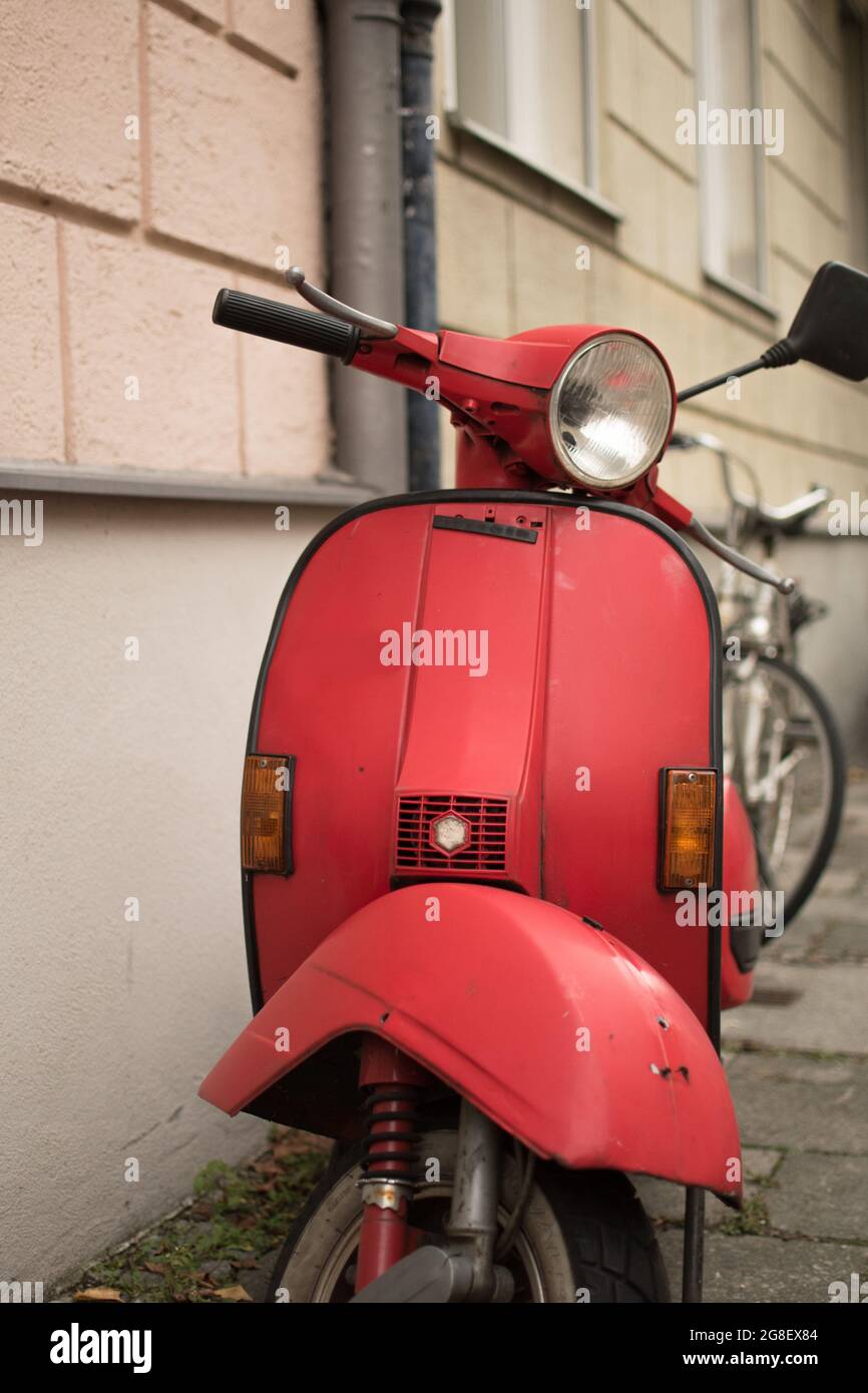 Red classic motorcycle hi-res stock photography and images - Alamy