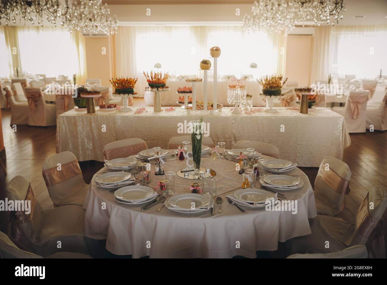 Buffets table hi-res stock photography and images - Alamy