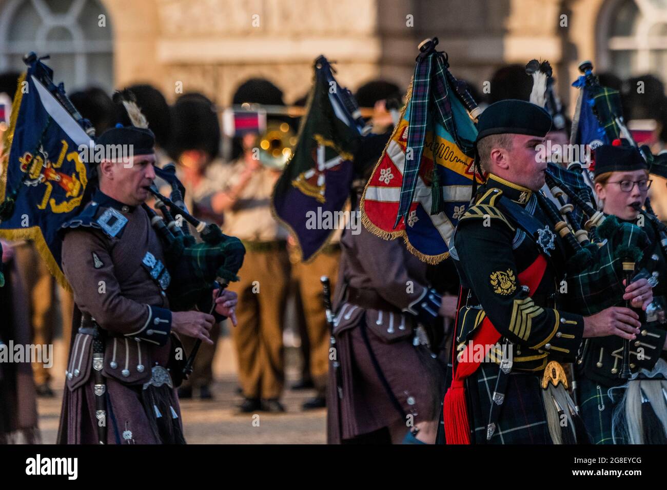 Pipes of the 1st battalion irish guards hi-res stock photography and ...