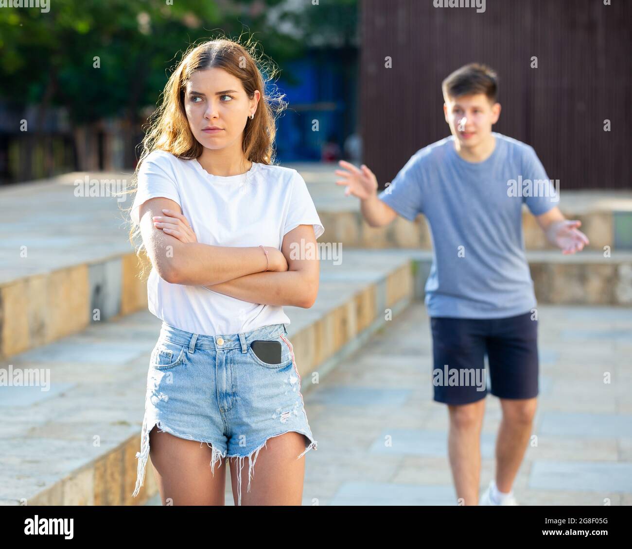 Guy is arguing with girlfriend Stock Photo - Alamy