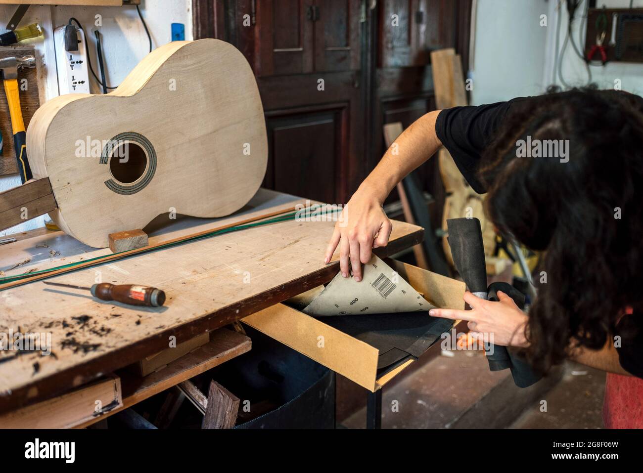 Guitar luthier hi-res stock photography and images - Alamy