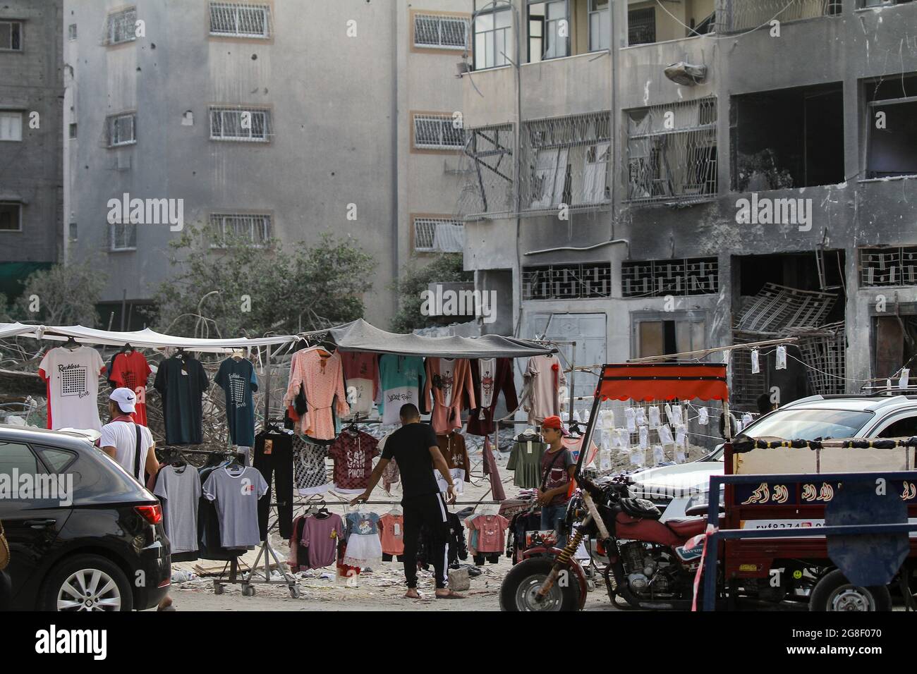 July 19, 2021: Gaza, Palestine. 19 July 2021. Palestinian vendors sell ...