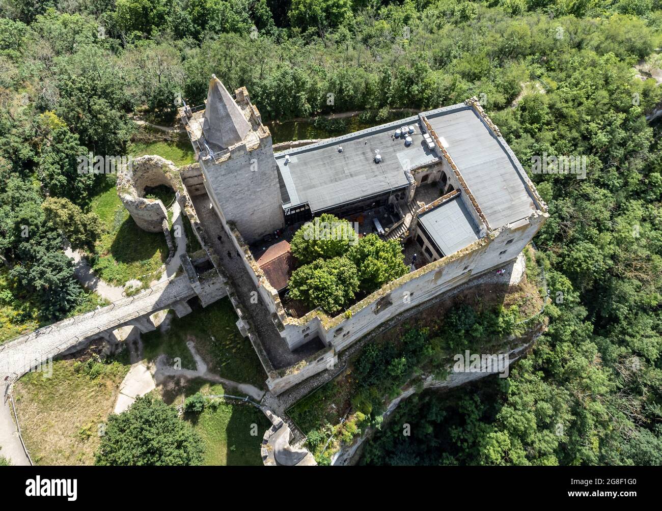 Castle ruins rudelsburg and saaleck hi-res stock photography and images ...