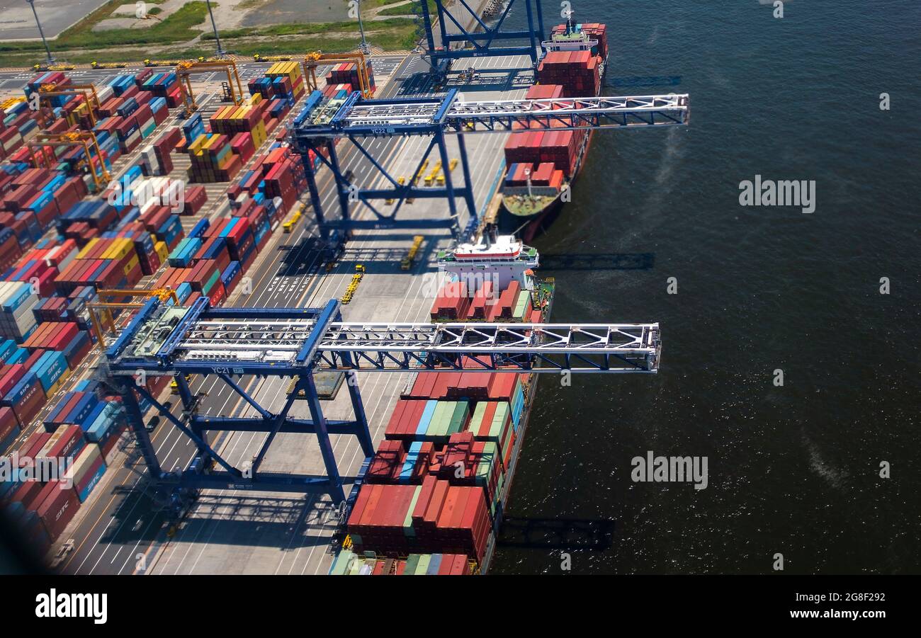 Ships in tokyo hi-res stock photography and images - Alamy
