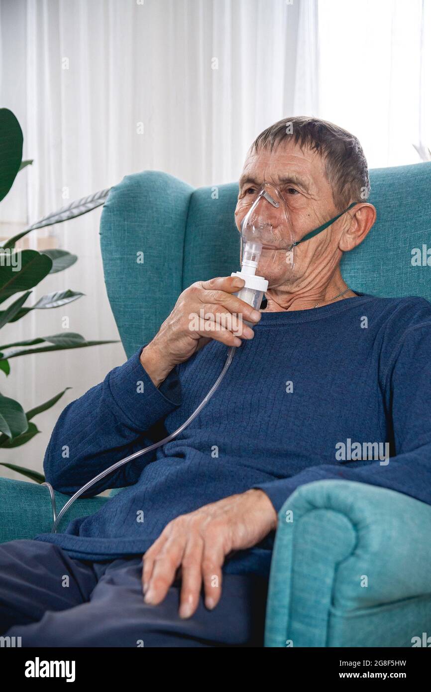 elderly senior with an oxygen mask in quarantine Stock Photo - Alamy
