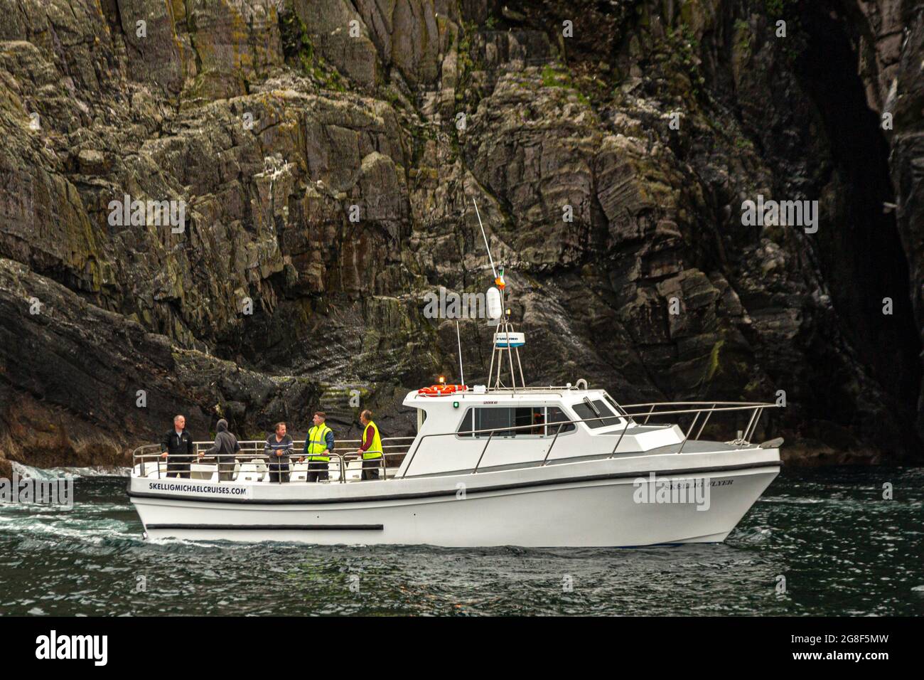 Tourist cruise boat at Skellig Michael, the Skellig Rocks, County Kerry ...