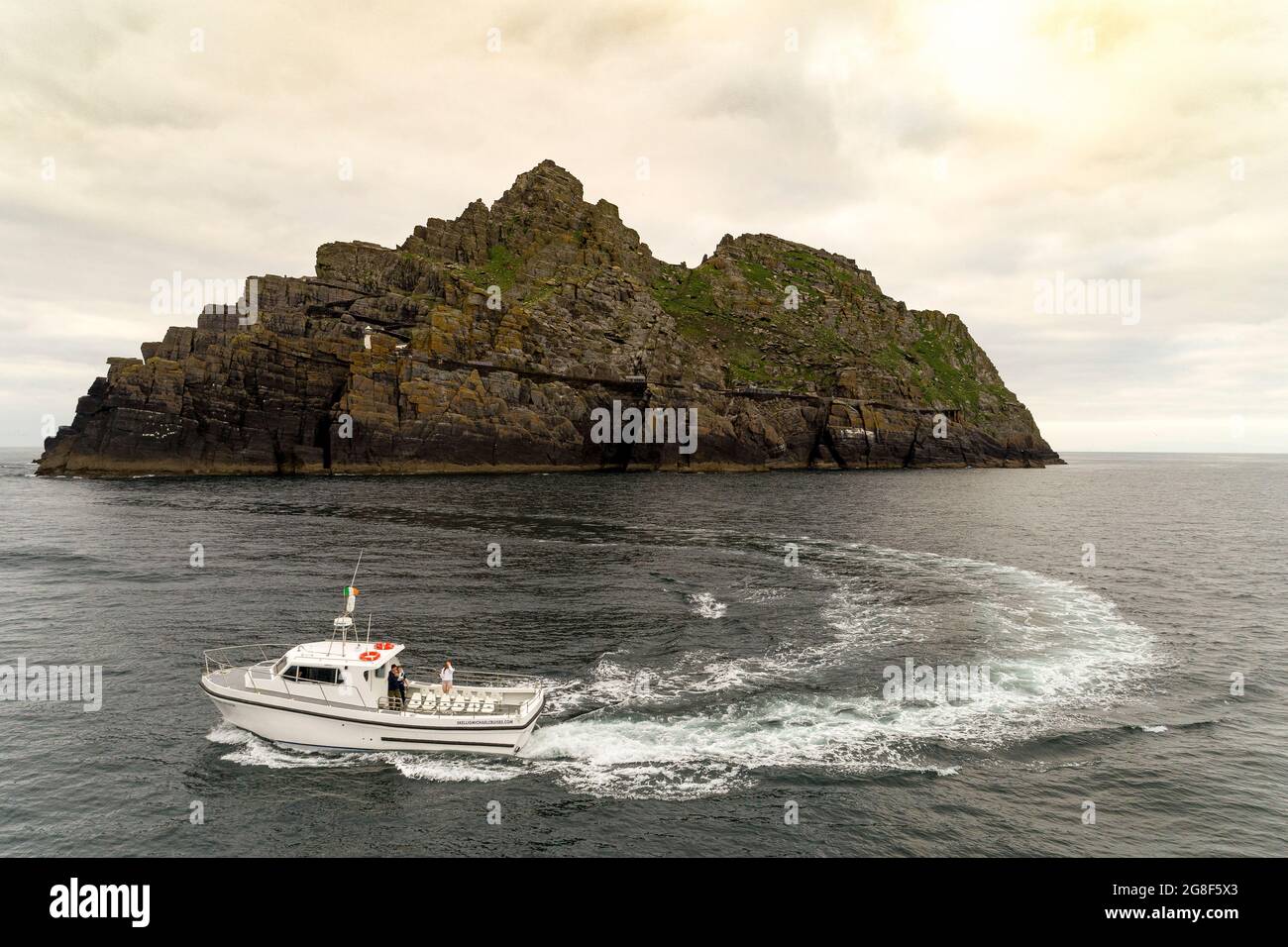 Tourist cruise boat at Skellig Michael, the Skellig Rocks, County Kerry ...