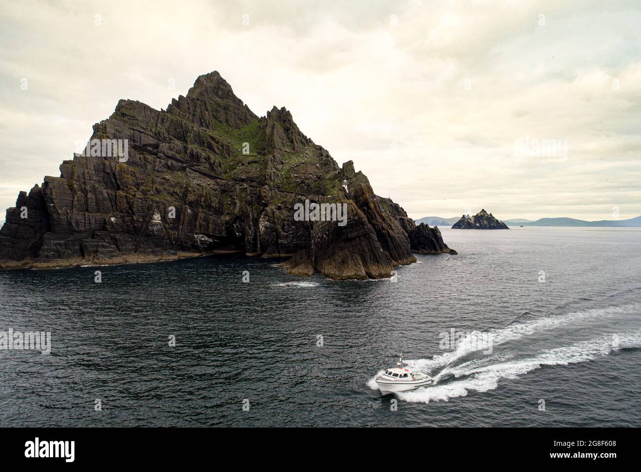 Tourist cruise boat at Skellig Michael, the Skellig Rocks, County Kerry ...