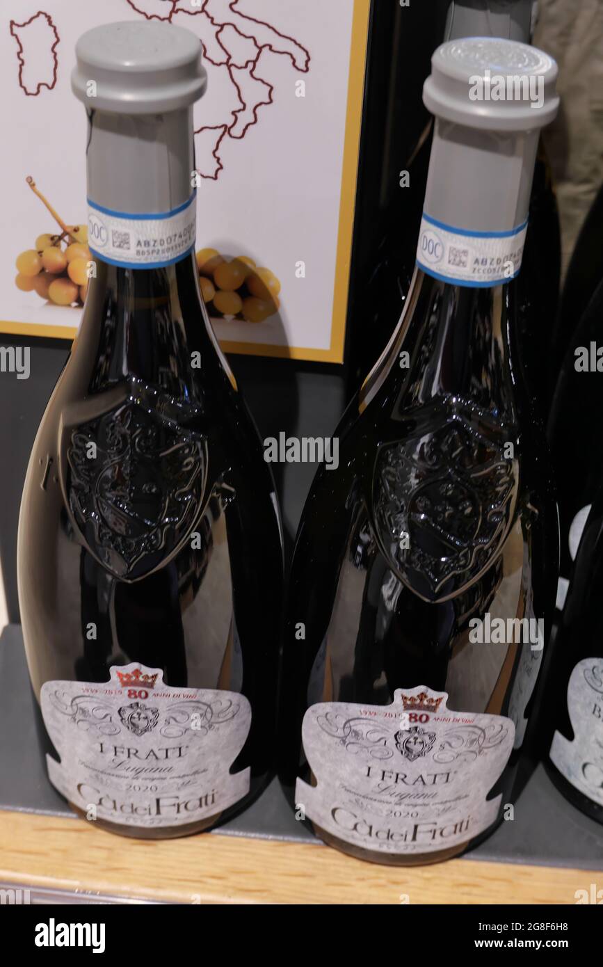 Lugana wine hi-res stock photography and images - Alamy