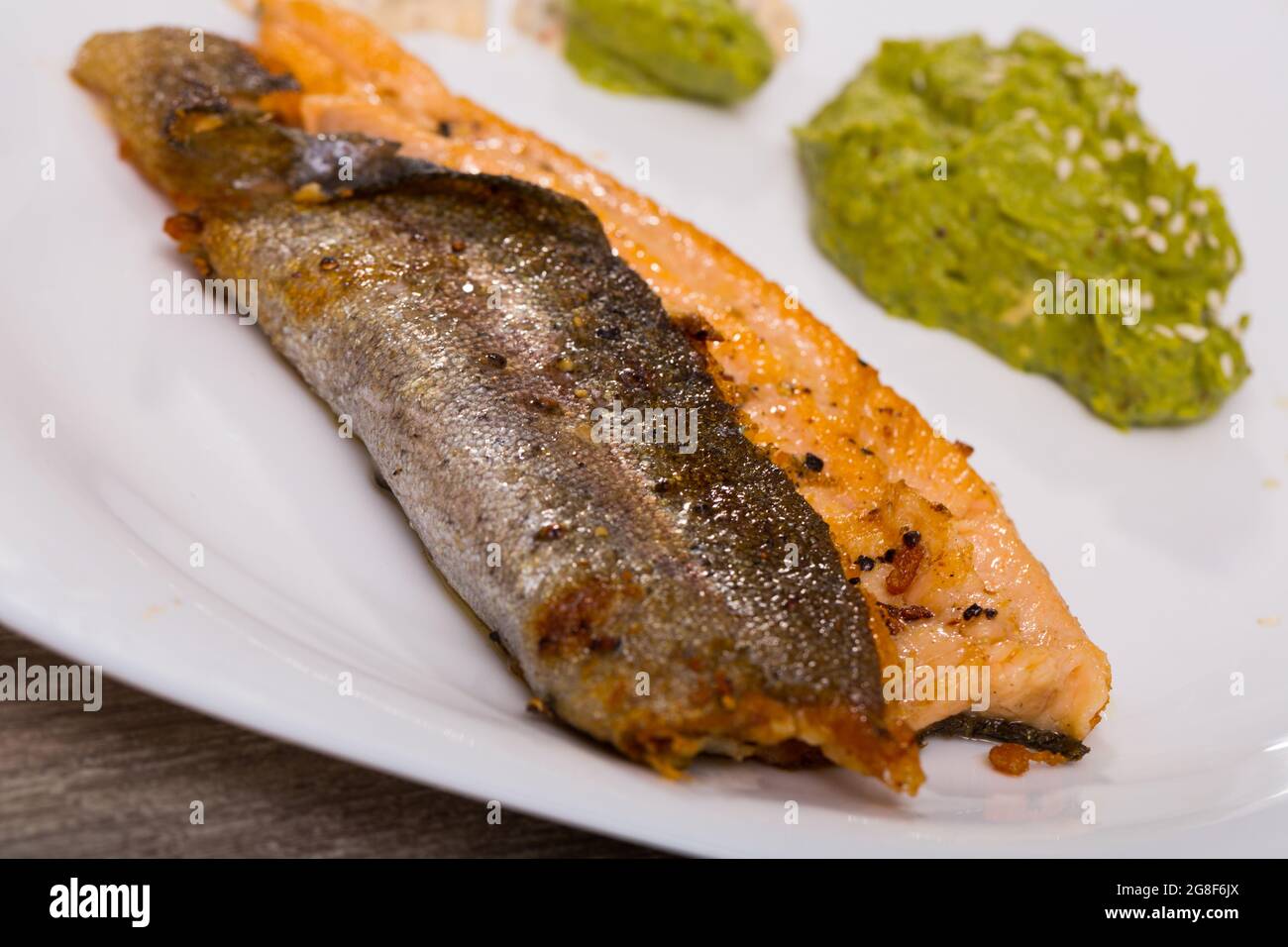 Grilled trout fillet with mashed broccoli Stock Photo - Alamy