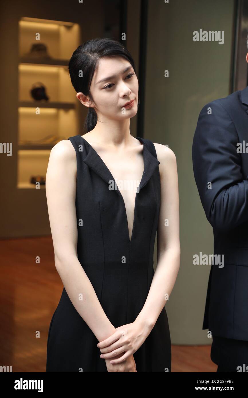 Chinese singer and actress Fu Jing dresses all black at the Carven ...