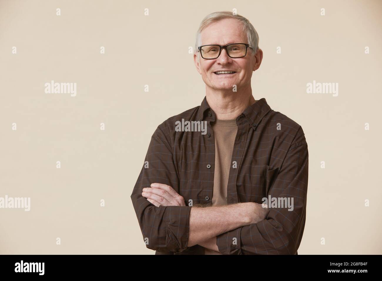 Old man beige hi-res stock photography and images - Alamy