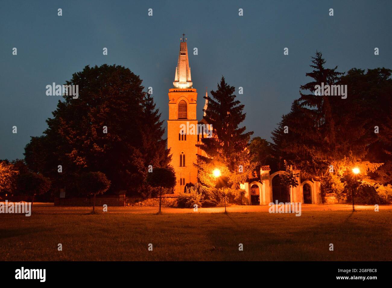 Brick building night hi-res stock photography and images - Alamy