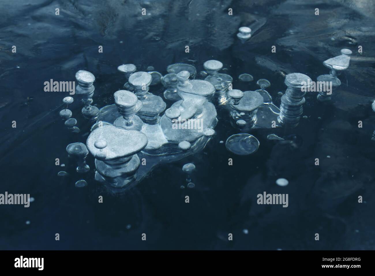 Abstract air bubbles underwater hi-res stock photography and images - Alamy
