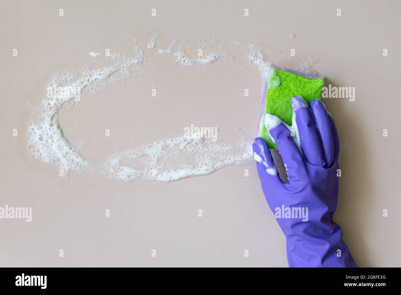 Hand in rubber glove washes the wall cleaner Stock Photo - Alamy