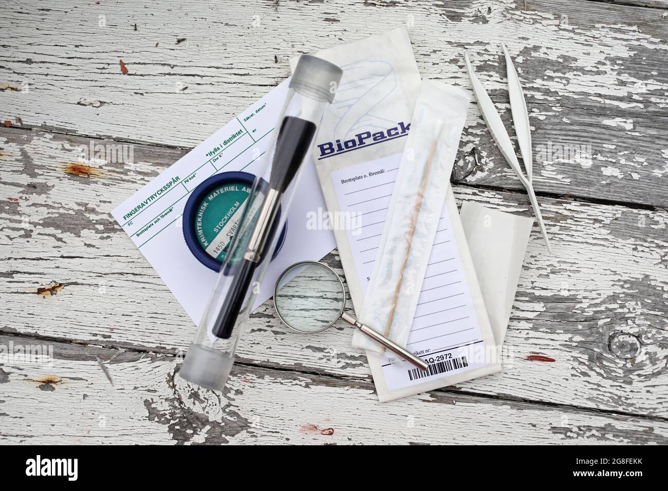 Crime Scene Magnifying Glass High Resolution Stock Photography and ...