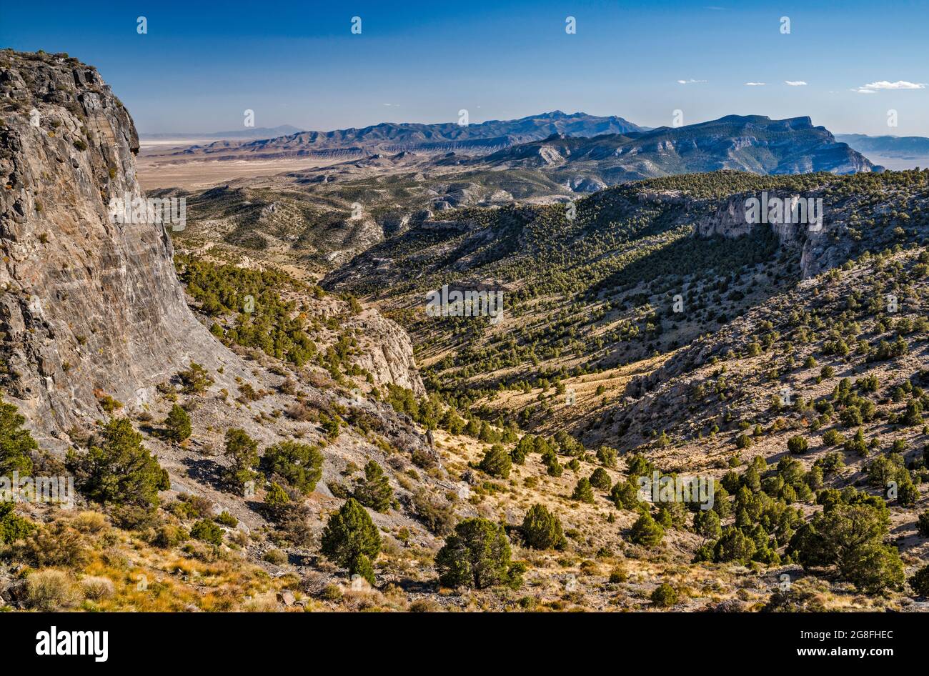 House isolated cliff hi-res stock photography and images - Alamy