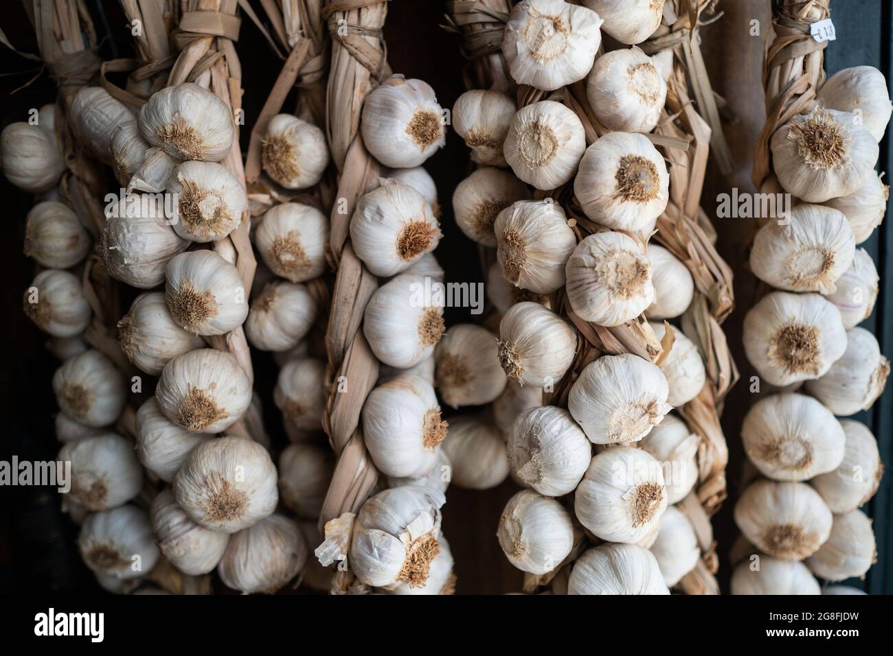 garlic drying outside as traditional at rural market Stock Photo - Alamy