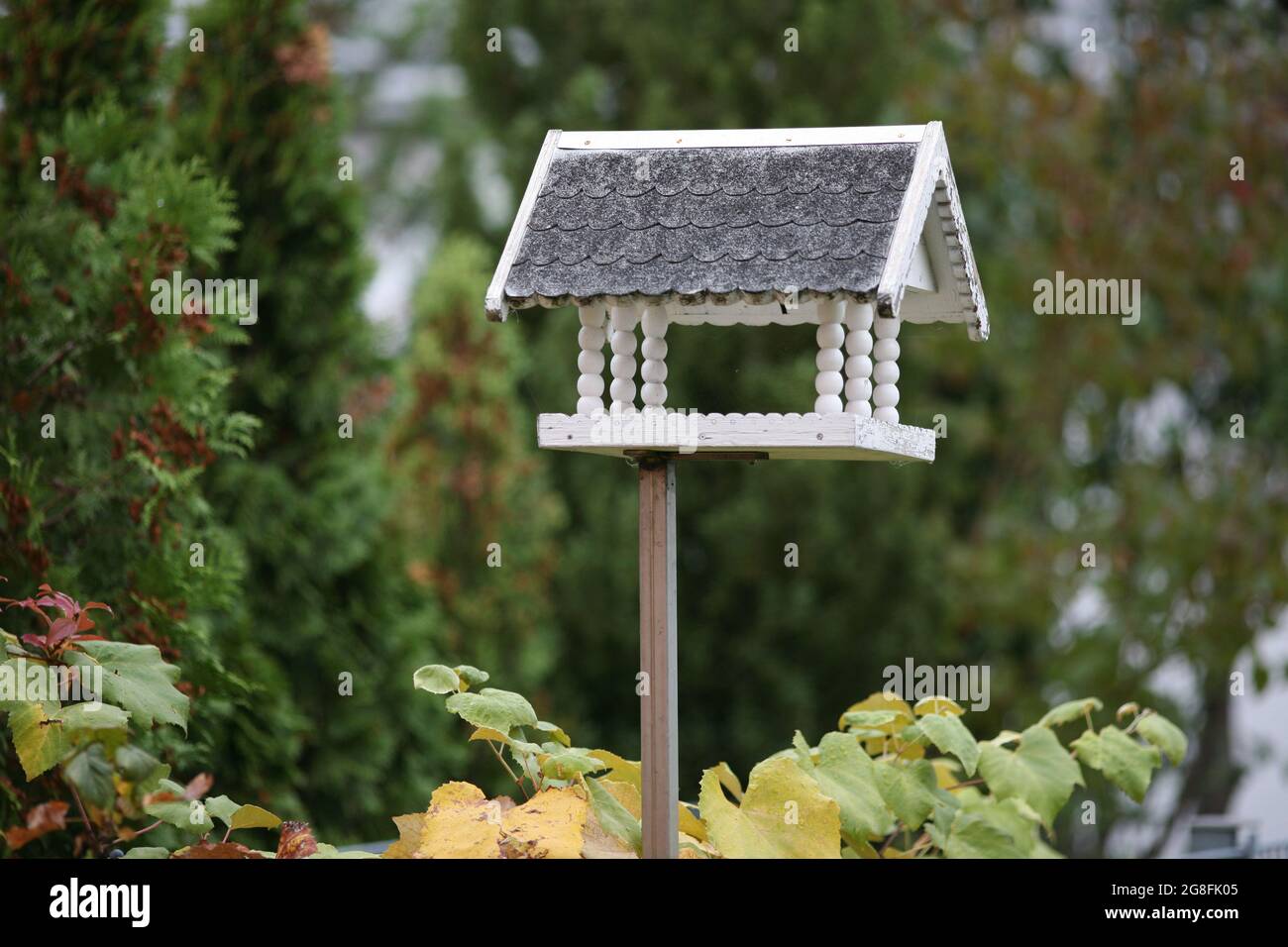 Garden lantern house hi-res stock photography and images - Alamy