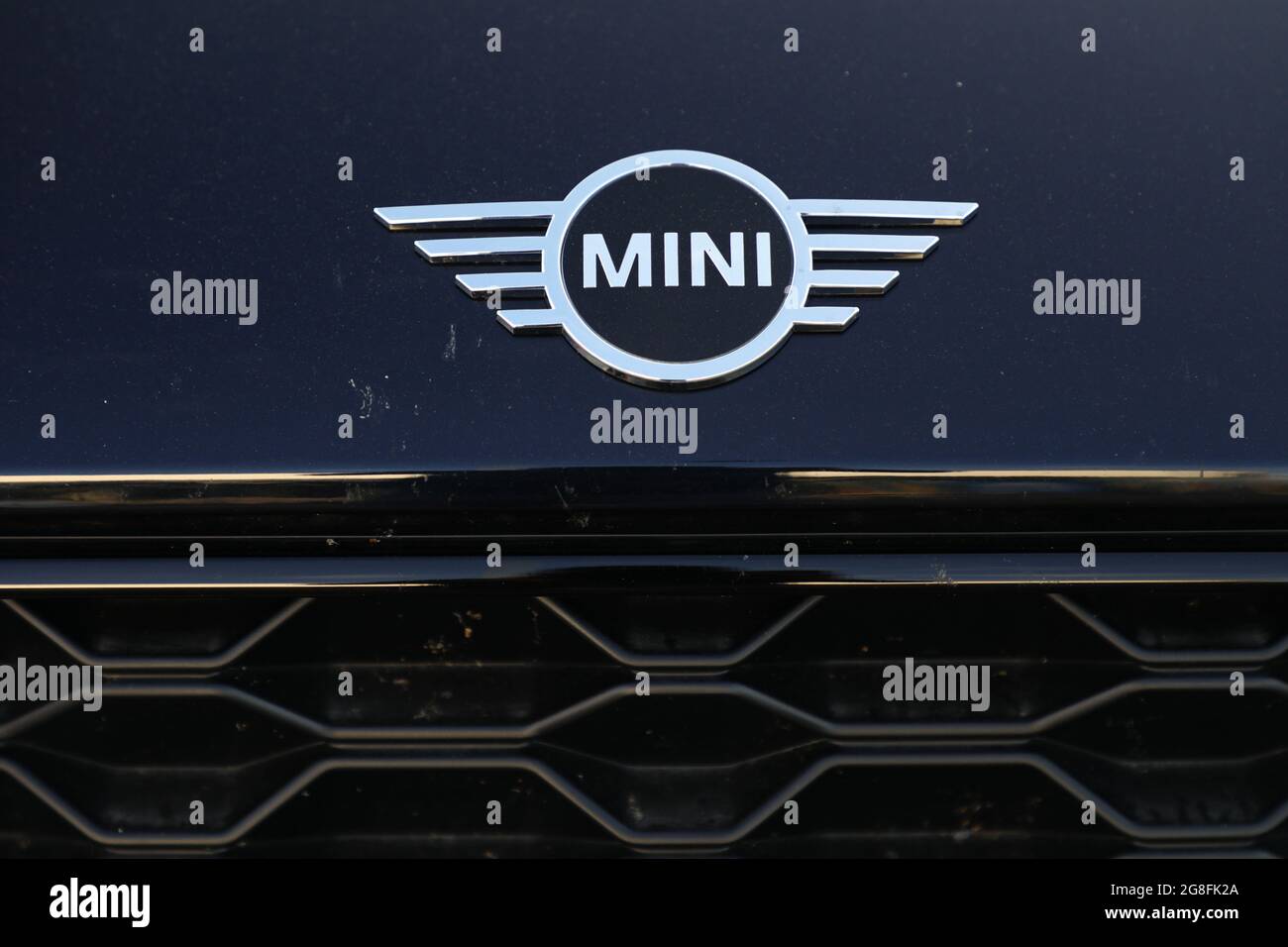 Mini cooper s logo hi-res stock photography and images - Alamy