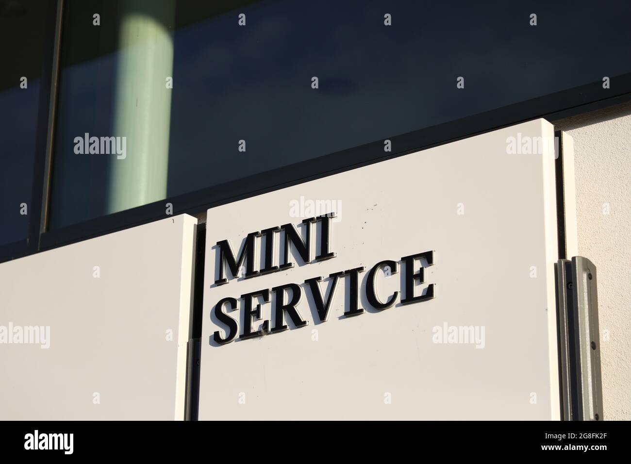Mini service at car dealership selling Mini Stock Photo - Alamy